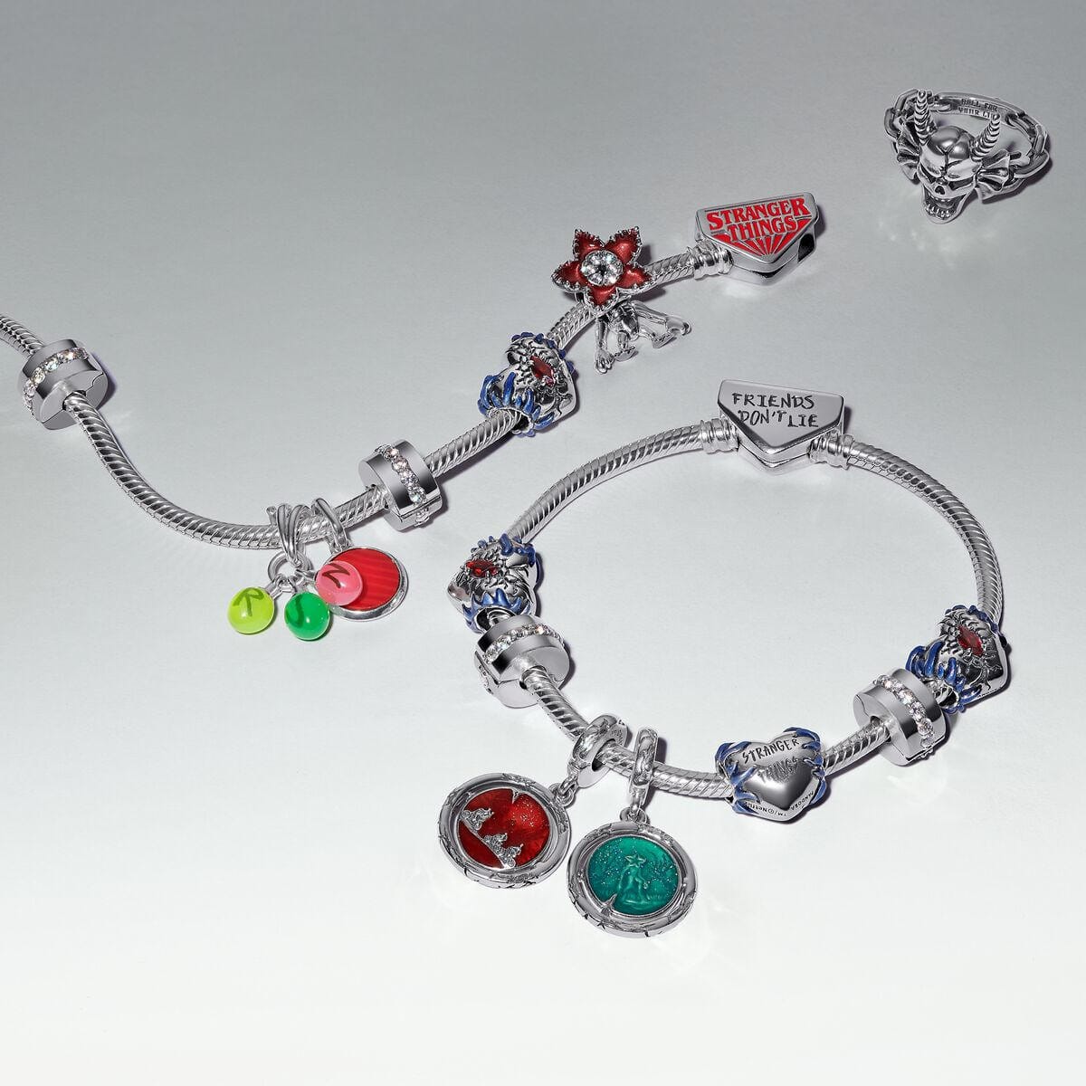 Charm Pandora Corazón que brilla en la oscuridad de Stranger Things ...